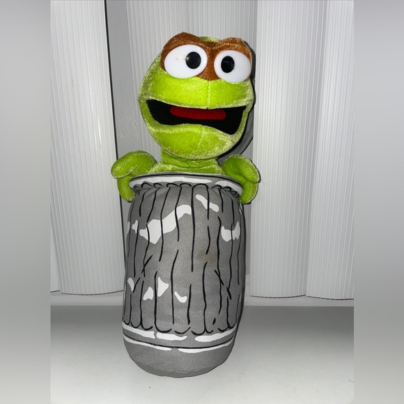 Sesame Street | Toys | Oscar The Grouch Trash Can Sesame Street 4 Tall ...